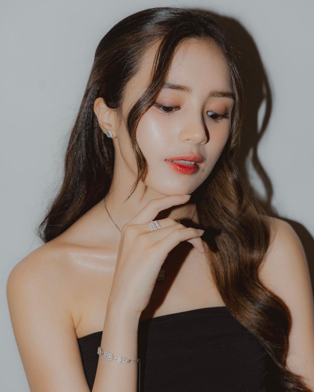 7 Inspirasi Clean Makeup Look ala Artis dan Selebgram