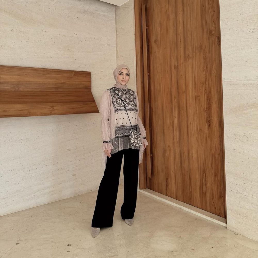 8 Ide Styling Outfit Hijab Yang Classy Elegan Dan Inspirati