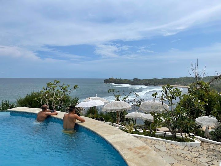 De Rocka Jogja, Beach Club dan Pool Bar di Gunungkidul