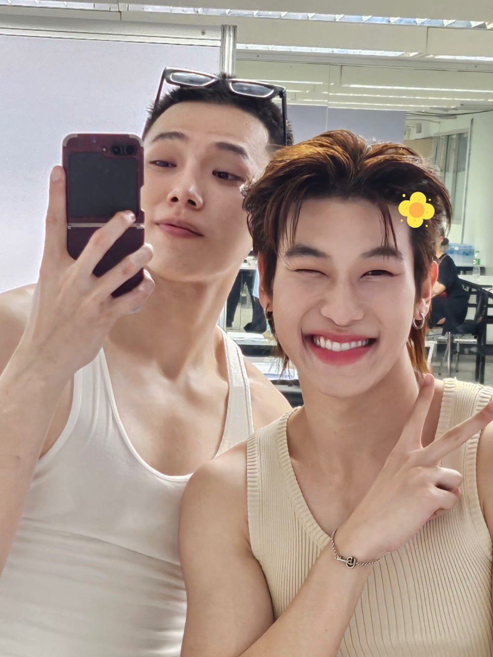 7 Potret Aktor Thailand Daou Pittaya dan Offroad Kantapon