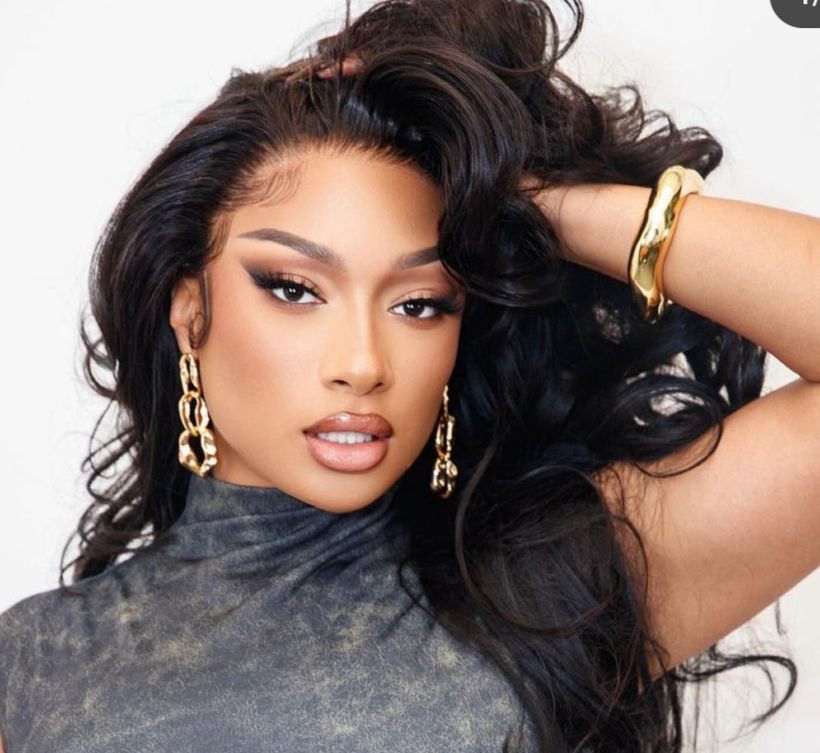 9 Inspirasi Makeup ala Megan Thee Stallion, Baddie Abis!