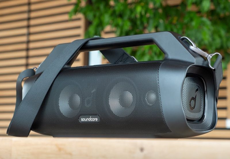 4 Speaker Bluetooth Outdoor Terbaik 2024