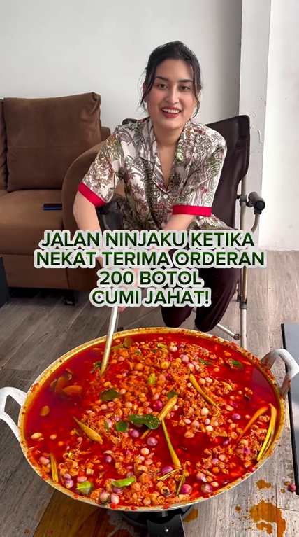 Angbeen Rishi Masak Besar Penuhi Ratusan Orderan