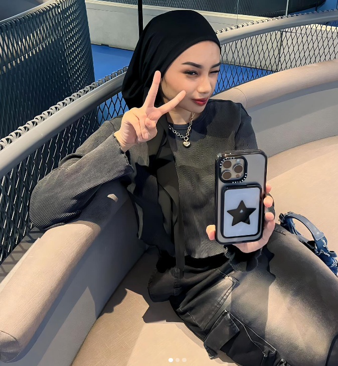 7 Ide OOTD Hijab Skena ala Adya Asyra untuk Segala Kegiatan