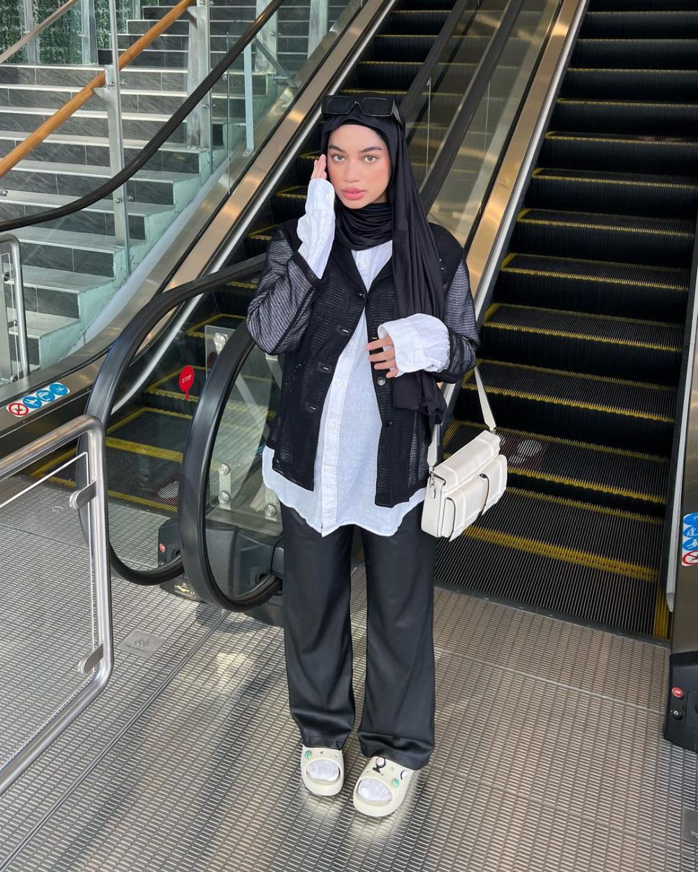 9 Ide Outfit Hijab Skena ala Adiva Selsa, Gayanya Populer!