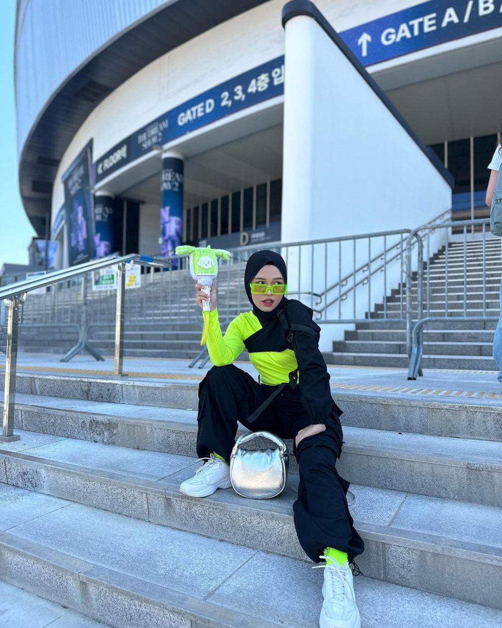 9 Ide Styling Outfit Nonton Konser Musik ala Geby Srikandi