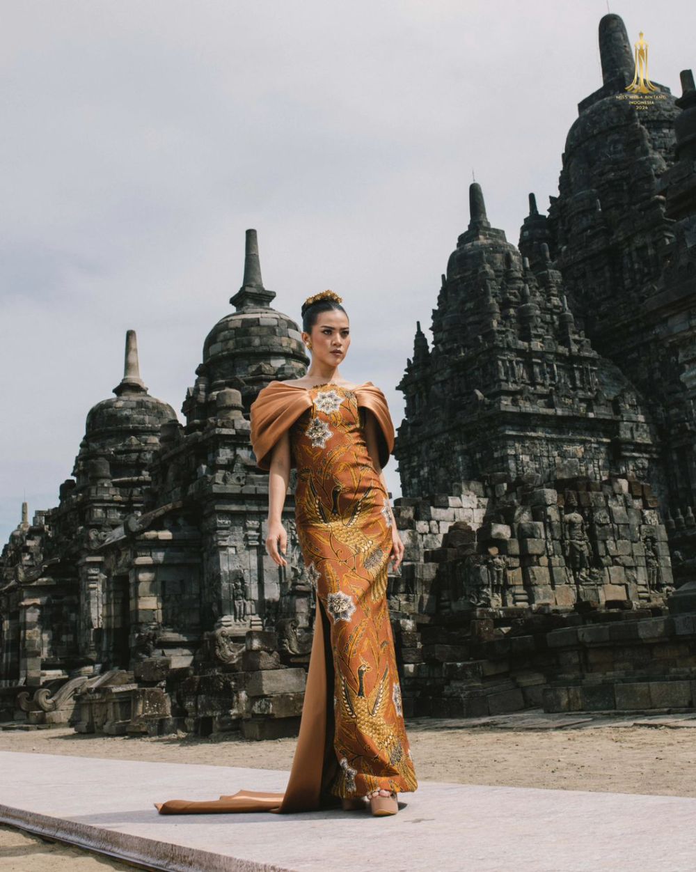 Finalis MMBI 2024 dari Jawa Saat Fashion Show di Candi Sewu