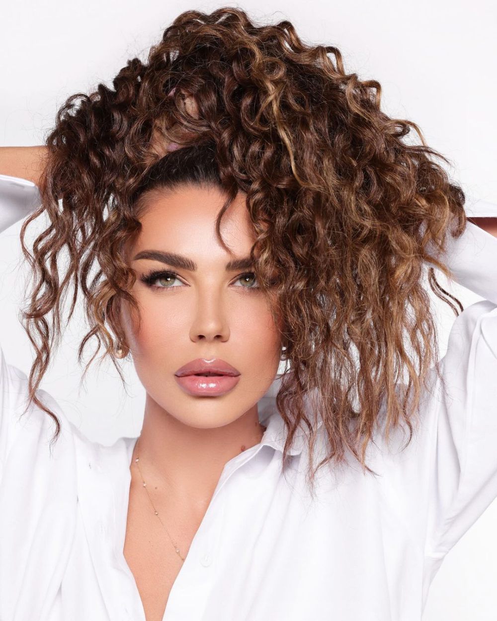 19 Potret Finalis Miss Universe Albania dan Kosovo 2024