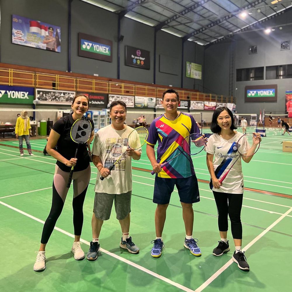 7 Potret Donna Agnesia Main Badminton