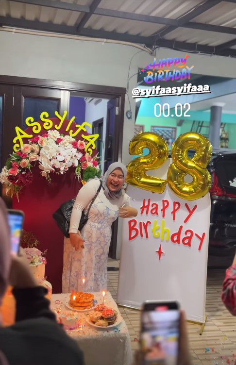 Potret Ultah ke-28 Syifa Adik Ayu Ting Ting, Meriah di Rumah