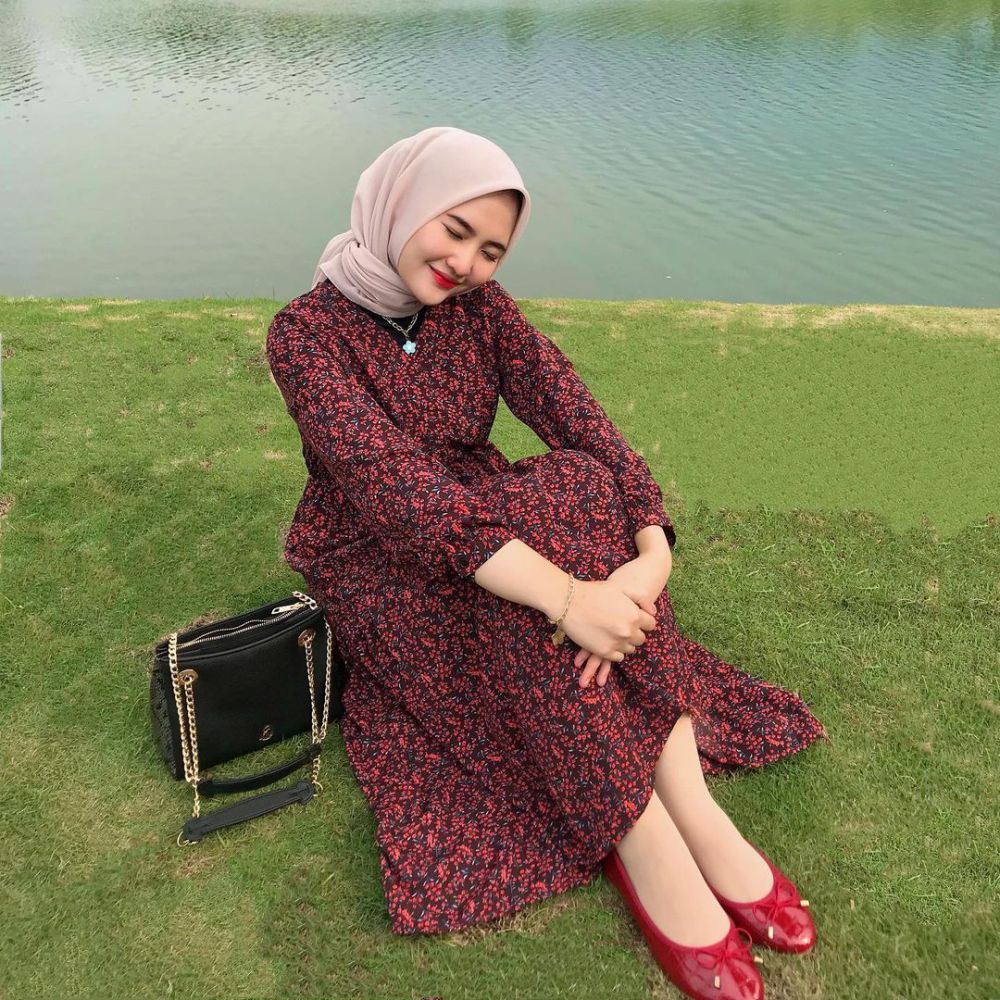 Inspirasi OOTD Piknik di Taman ala Intan Ghazella