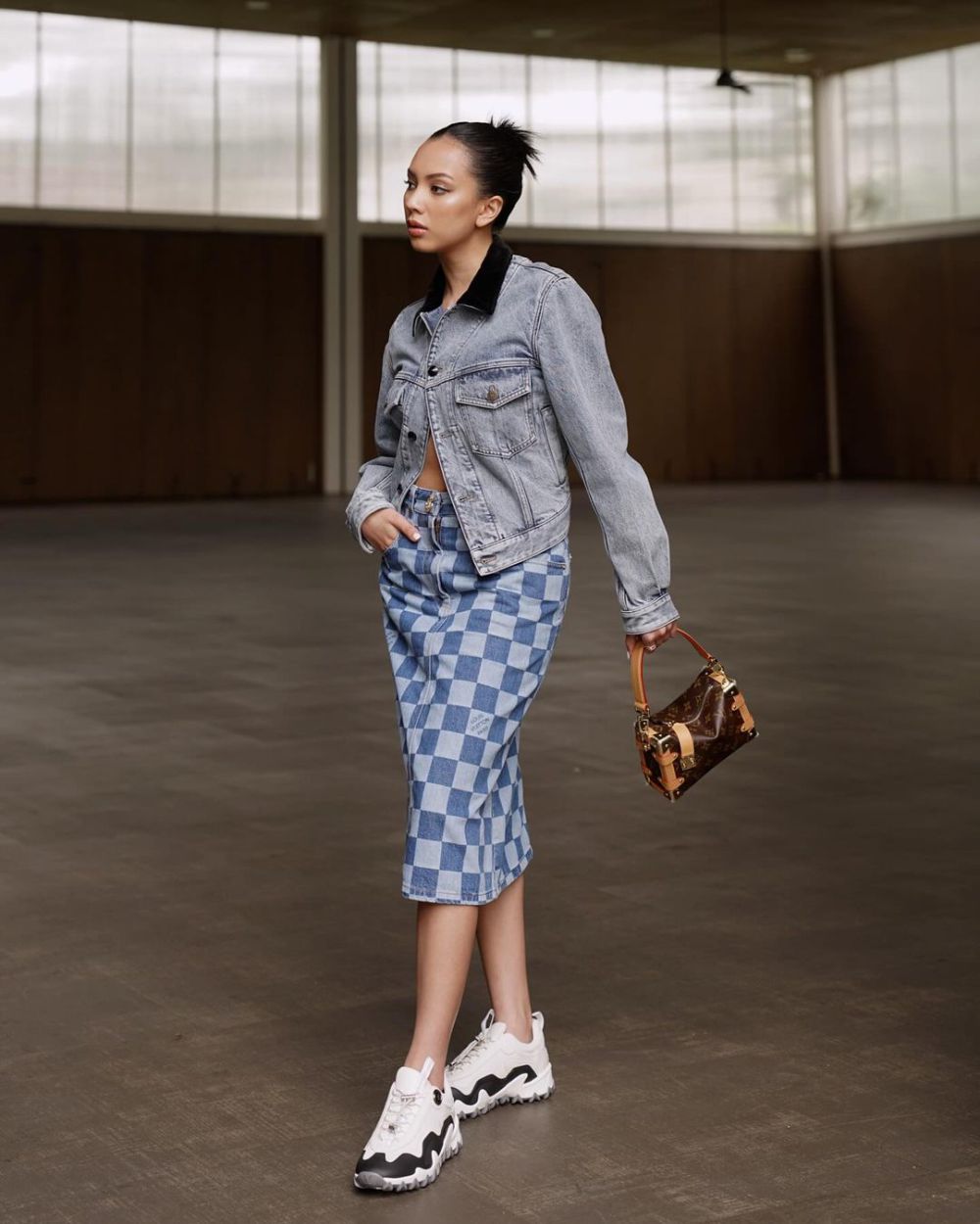 11 Ide OOTD Denim ala Nazla Alifa Senia, Casual Timeless