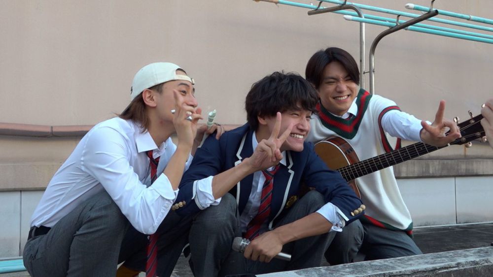 Sinopsis BORDERLESS, Serial Dokumenter Ae! Group di Netflix