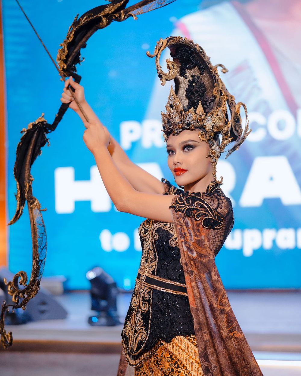 7 Potret Kostum Nasional Harashta untuk Miss Supranational