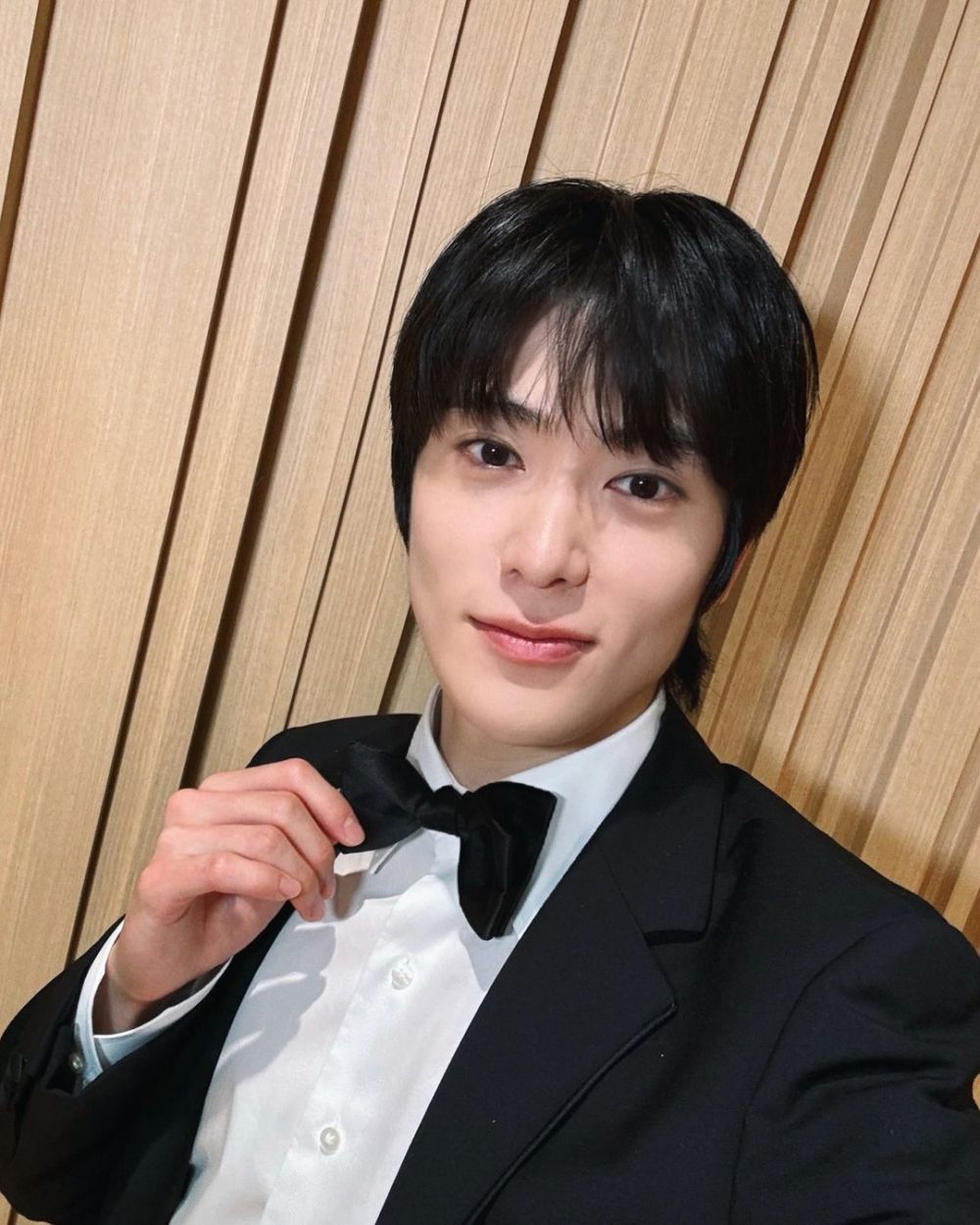 7 Potret Jaehyun NCT di BIFAN 2024, Debut Jadi Aktor Film