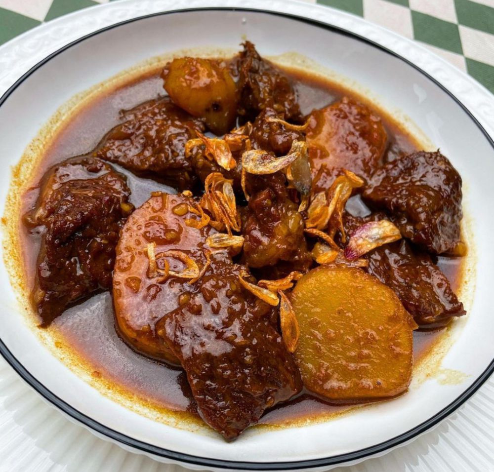 Resep Semur Daging Sapi Kentang, Bumbu Kental dan Kaya Rasa