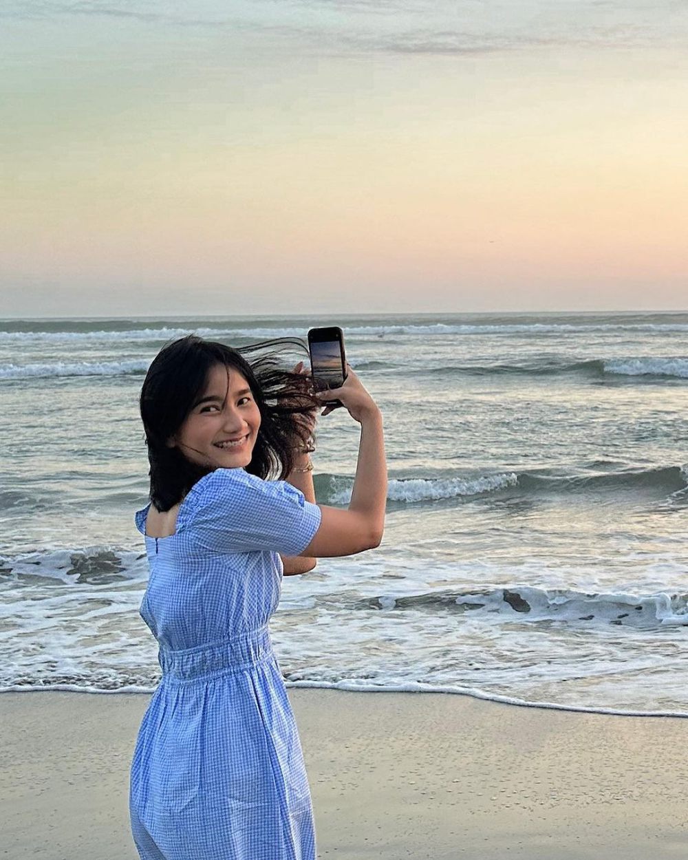 10 Ide Outfit Main ke Pantai ala Selebgram Jesica Ceren