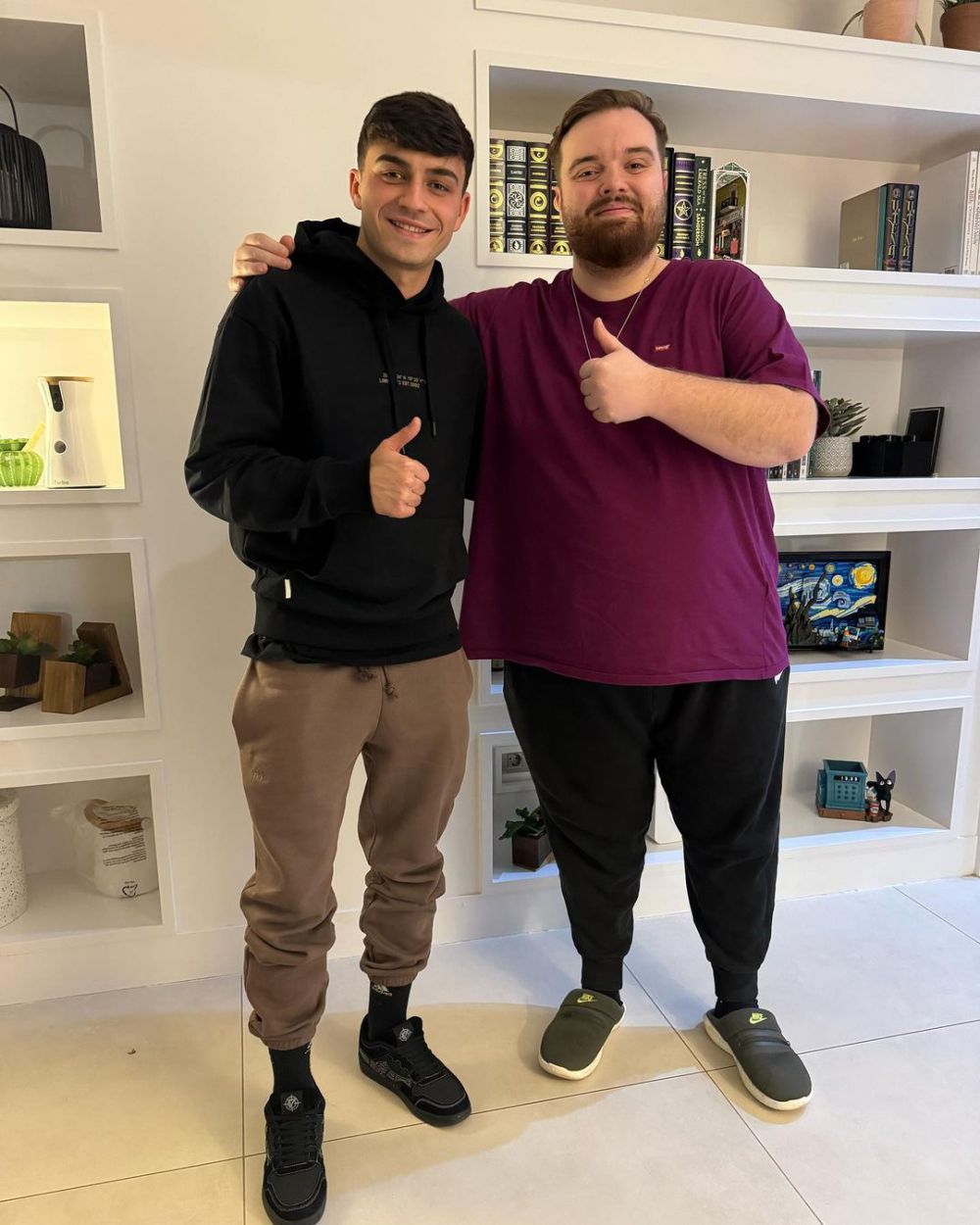 8 Inspirasi Outfit Kasual ala Pedri Gonzalez, Beragam Gaya!