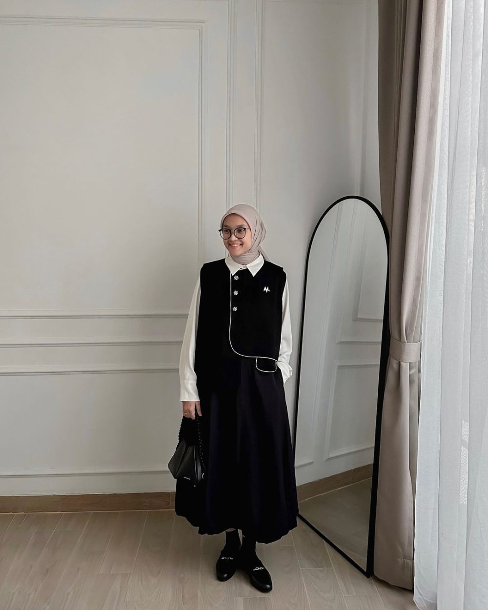 10 Inspirasi Korean Look Style ala Alaeka Bachir, Hitam Dom