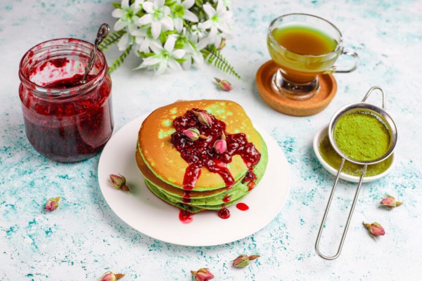 Resep Pancake Matcha Selai Delima untuk Sarapan yang Nikmat