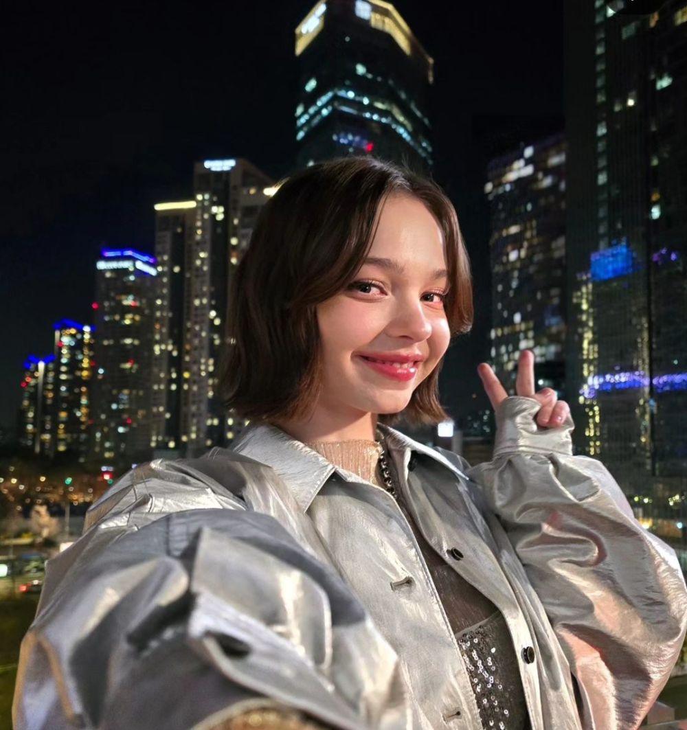 9 Inspirasi Makeup Simpel ala Emma Myers, Pas untuk Hangout!