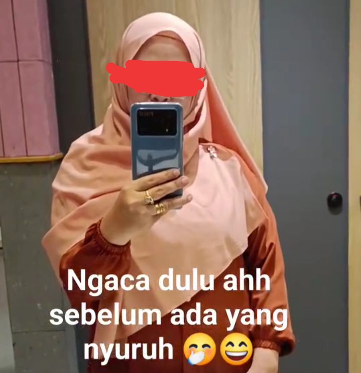 8 Meme Tergoda Ngaca saat Ada Cermin, Lebih Keren dari Foto?