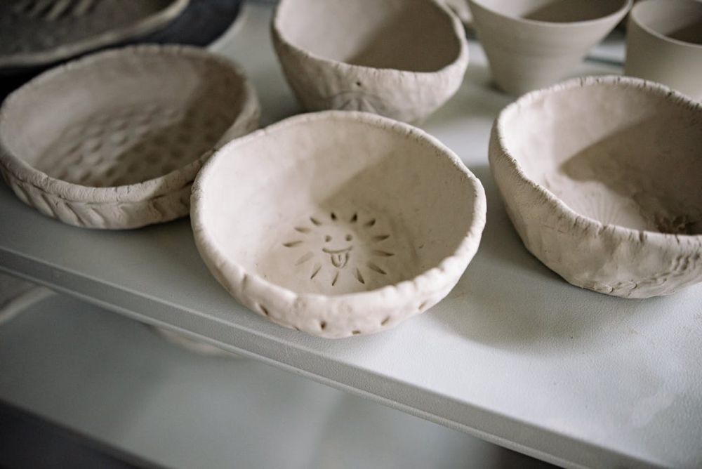 10 Ide Kerajinan Clay, Ada Perabot hingga Aksesoris Yuk Coba