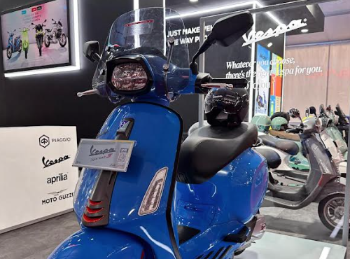 Vespa Primavera dan Sprint Terbaru Meluncur di GIIAS 2024