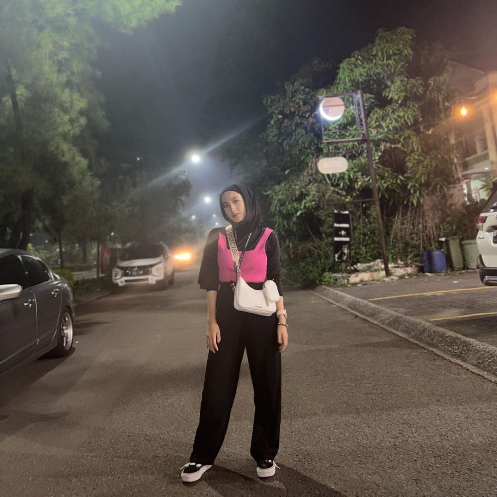 8 Referensi Daily Outfit ala Hafna Alliya, Chic!