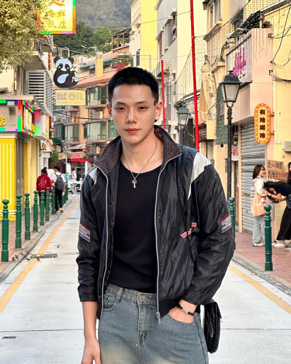 7 Inspirasi Outfit Street Style Kekinian ala Daou Pittaya