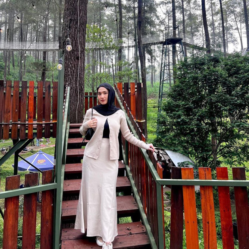 8 Referensi Daily Outfit ala Hafna Alliya, Chic!