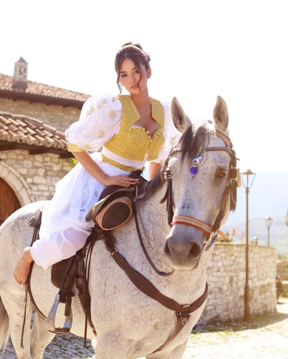 7 Potret Ana Dedvukaj Miss Charm Montenegro 2024, Cantik!