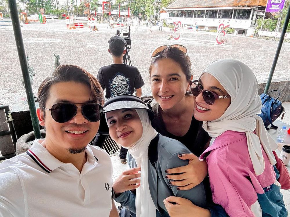 Zaskia Sungkar Mengikuti Indonesian Grand Prix Show Jumping