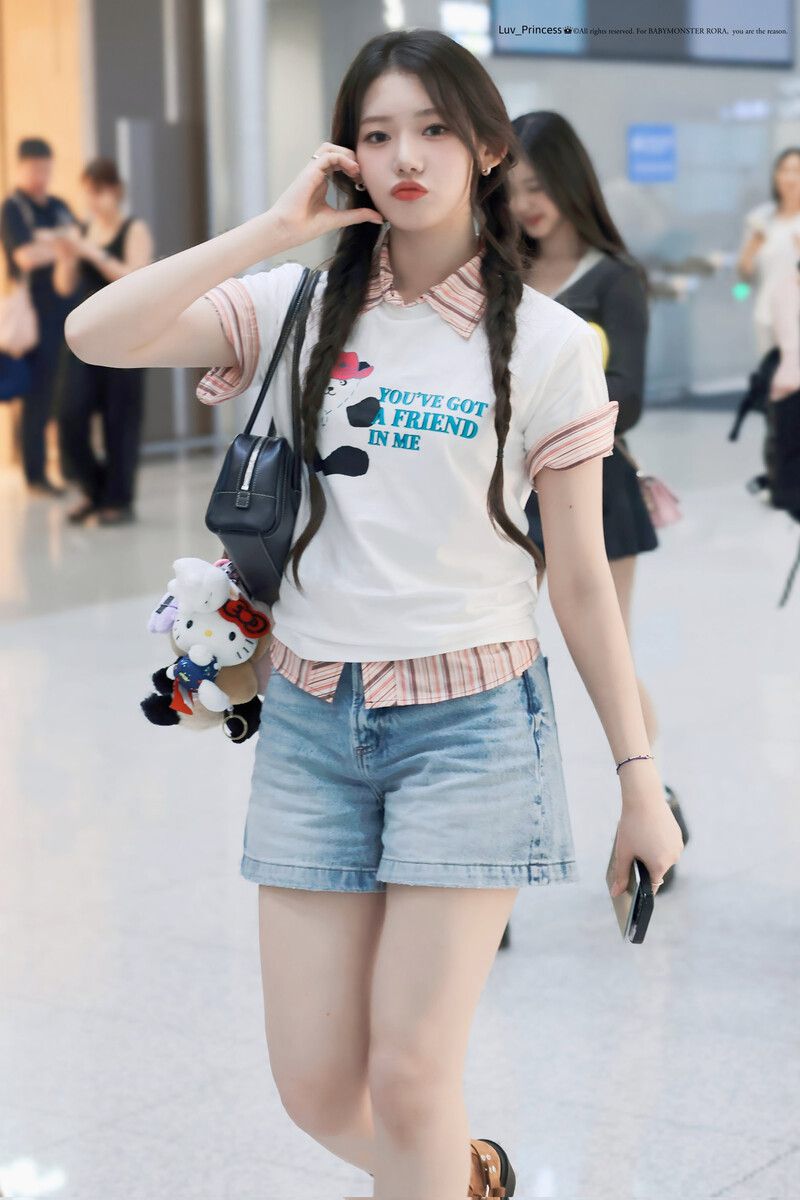 9 Inpirasi Airport Outfit ala Rora BABYMONSTER, Modis Abis