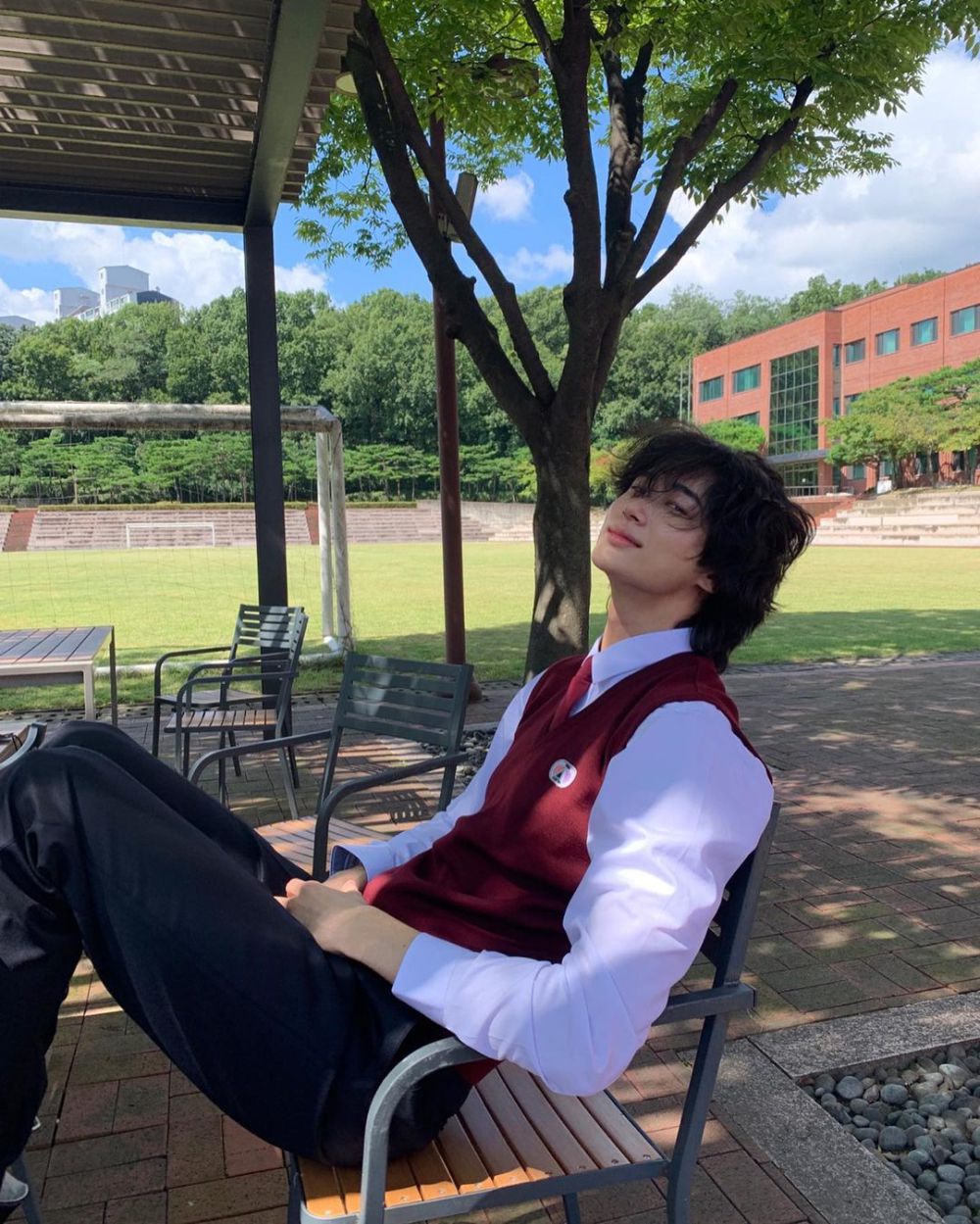 Ide Styling Kemeja ala Byeon Woo Seok