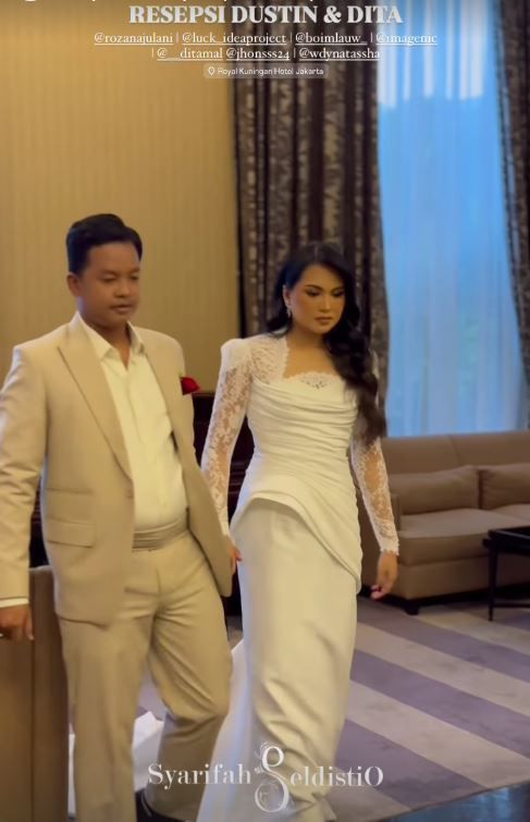 7 Potret Pesta Resepsi Keempat Pernikahan Dustin dan Ditha