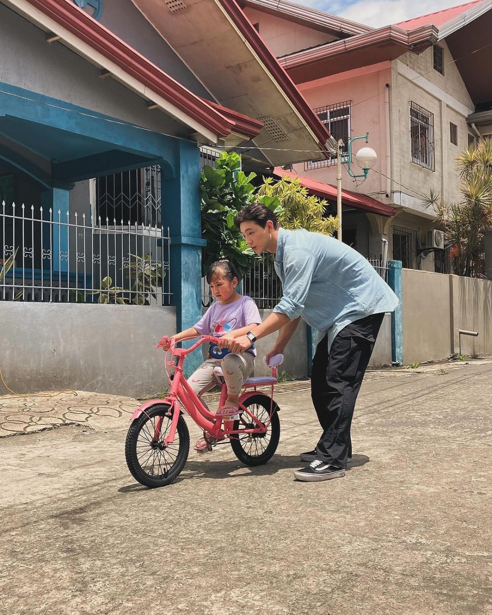 Potret Aktor Ji Soo di Balik Layar Film Filipina Mujigae