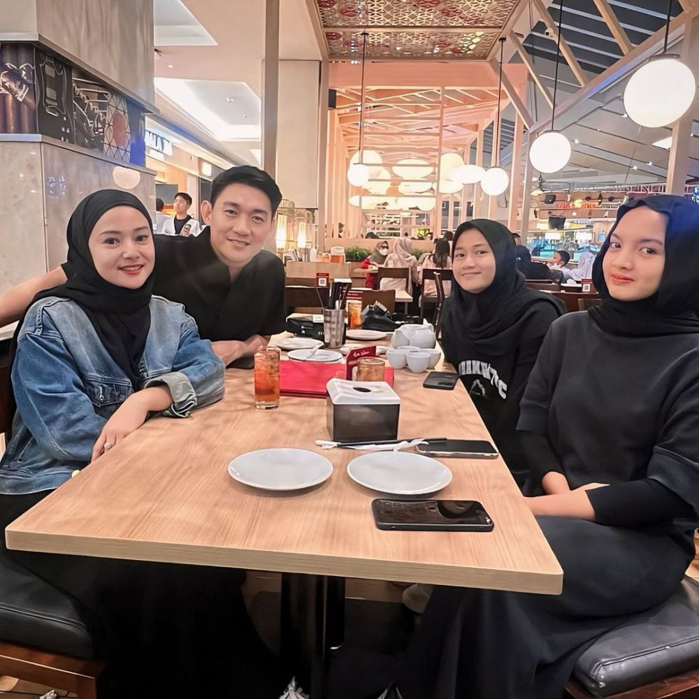 7 Potret Ifan Seventeen Bersama Putrinya