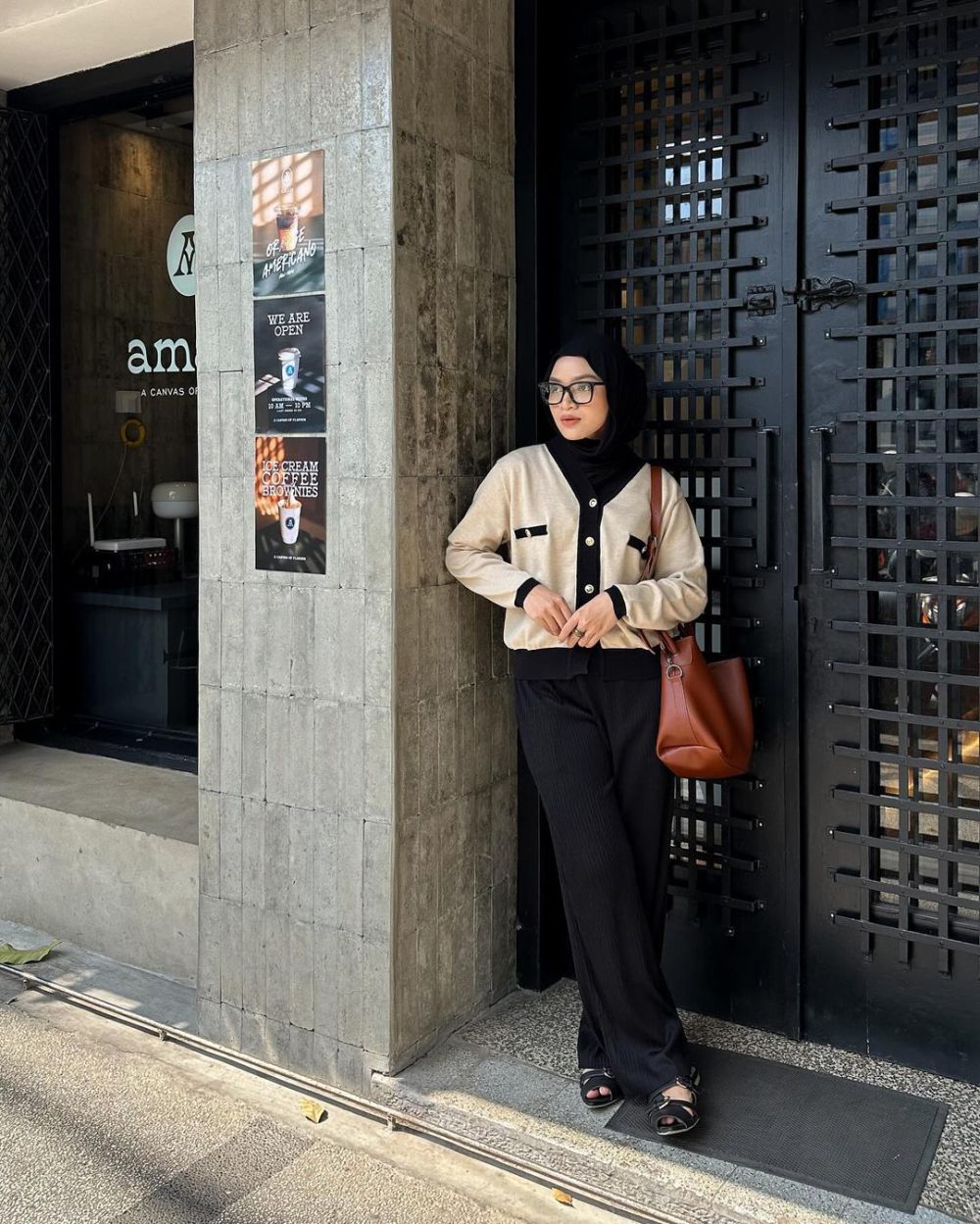 10 Ide OOTD Clean Look yang Elegan dan Minimalis