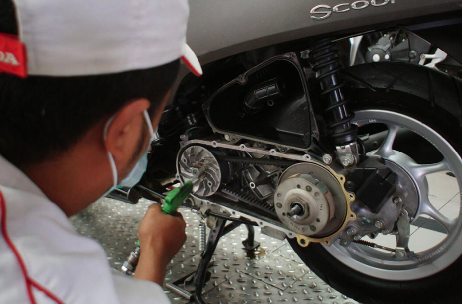 Pakai Oli Samping di Motor Matik, Ini Efeknya ke Mesin