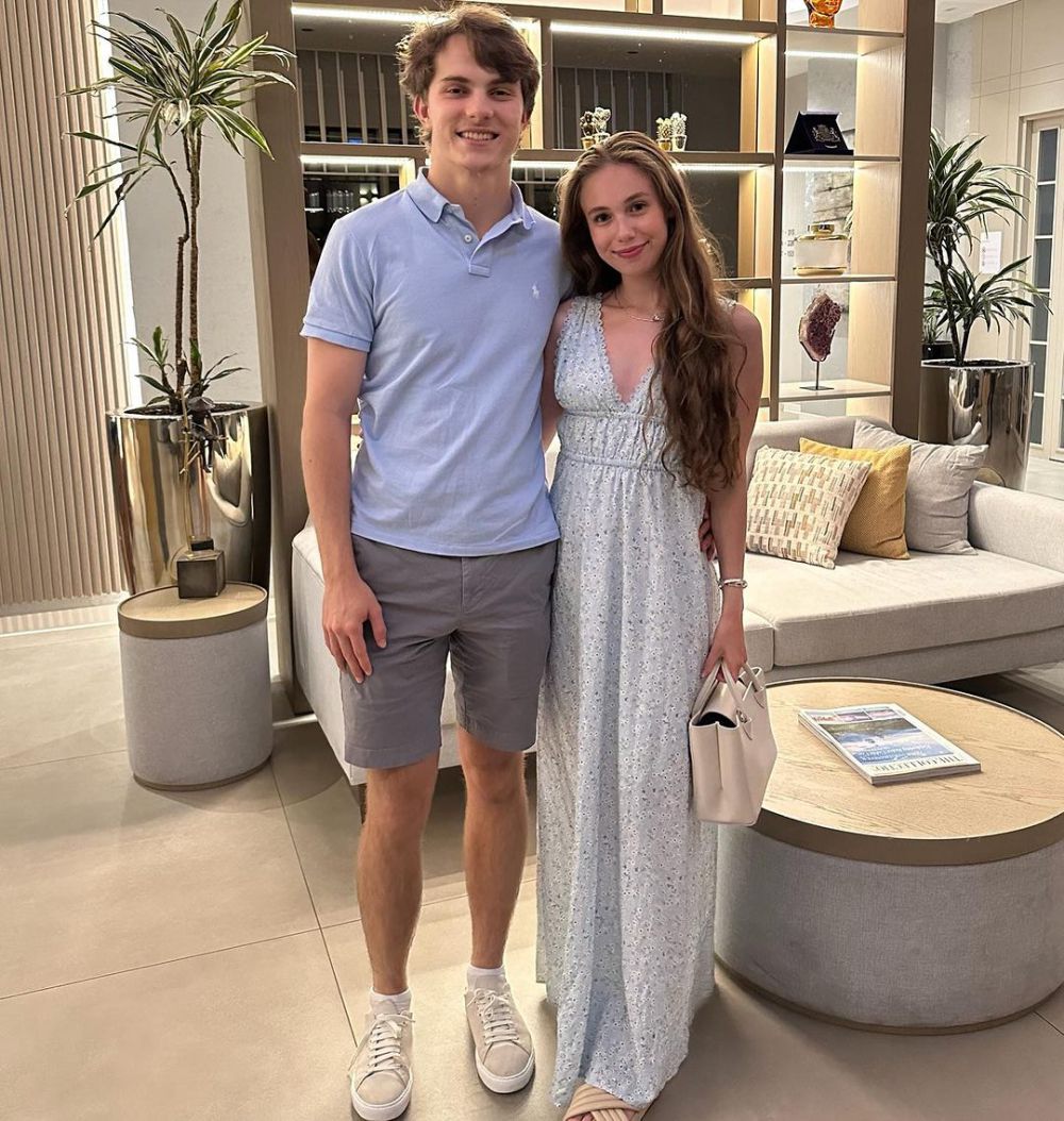 8 Potret Romantis Pembalap F1 Oscar Piastri dan Lily Zneimer