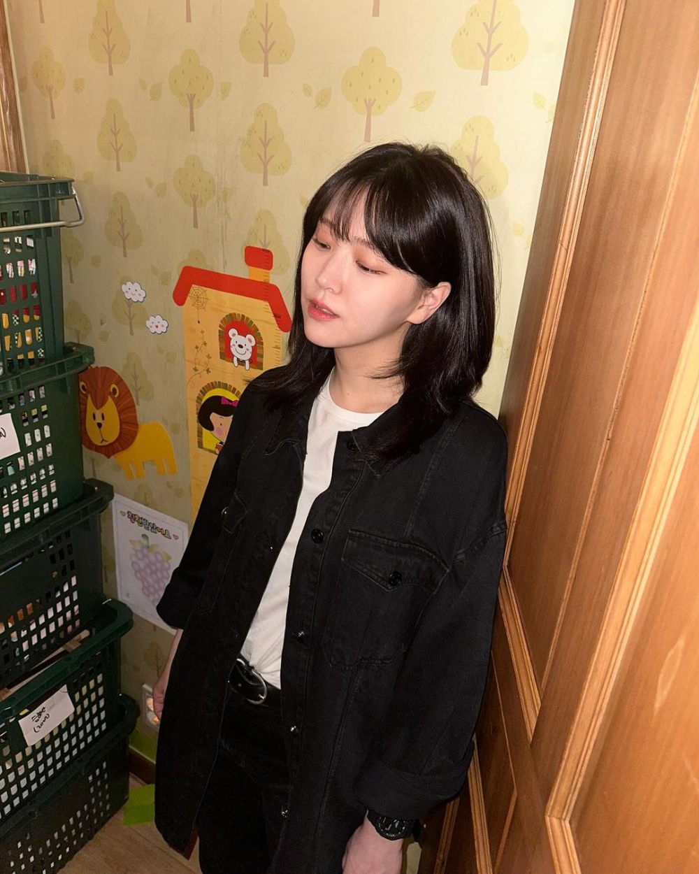 8 Potret Kim Ji Eun di Balik Layar Drakor Love Next Door