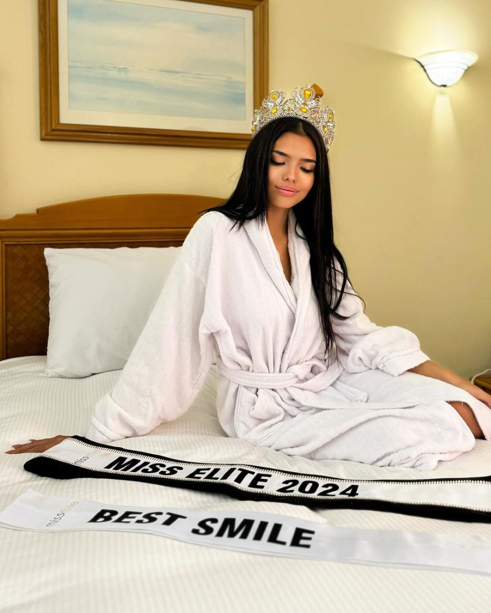 7 Potret Pemenang Miss Elite World 2024 Juvyel Anne