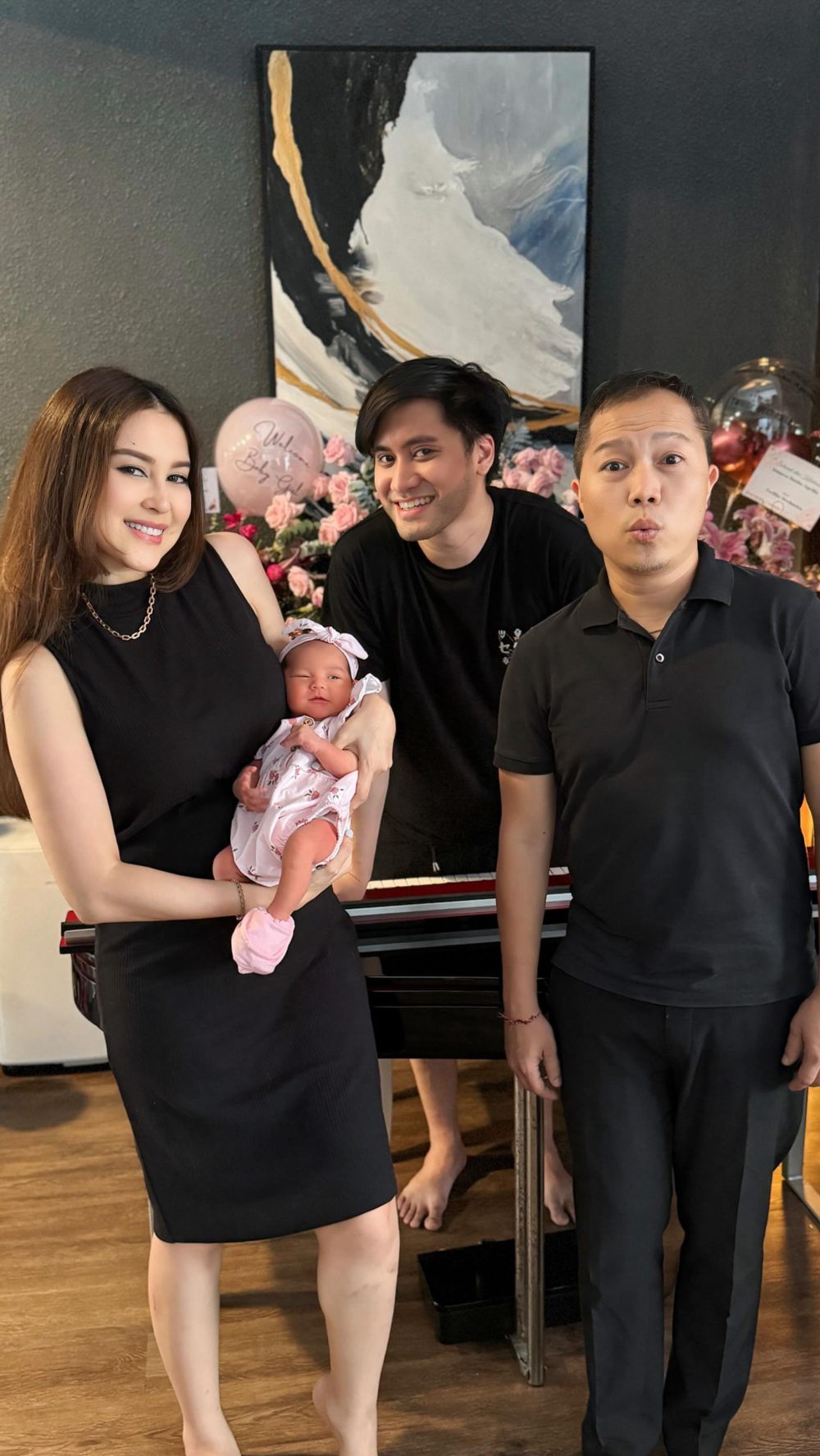 7 Potret Perdana Baby Kimova, Anak Kevin Aprilio dan Vicy