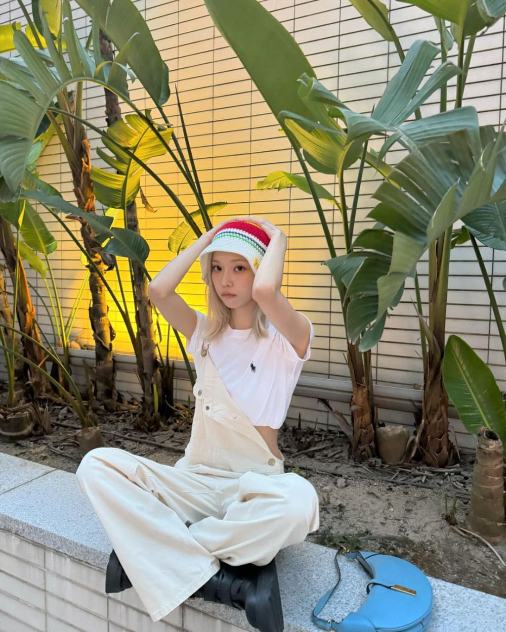 OOTD dengan Topi ala Winter aespa,