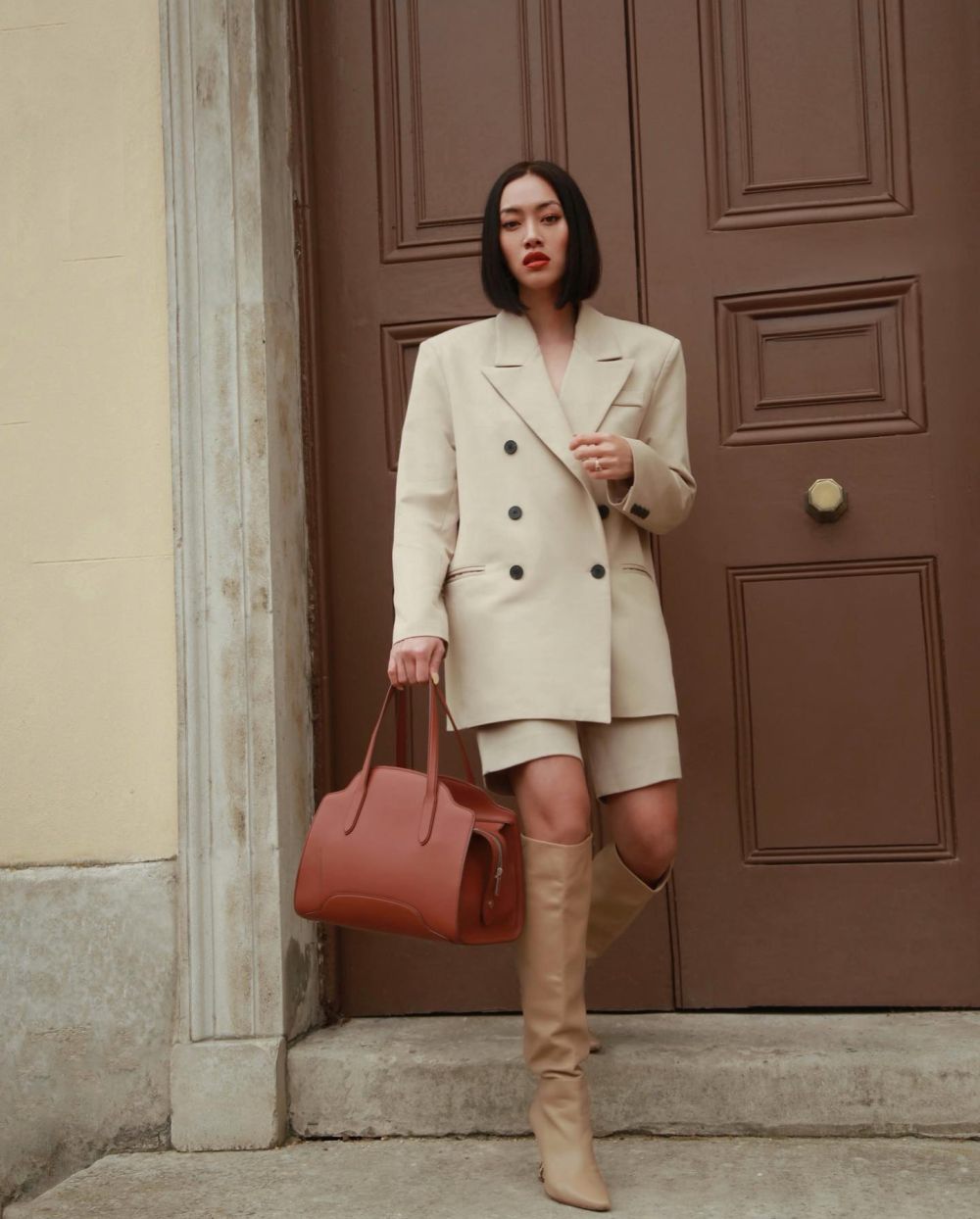 9 Referensi Busana Formal ala Tiffany Hsu, Aura jadi Beda