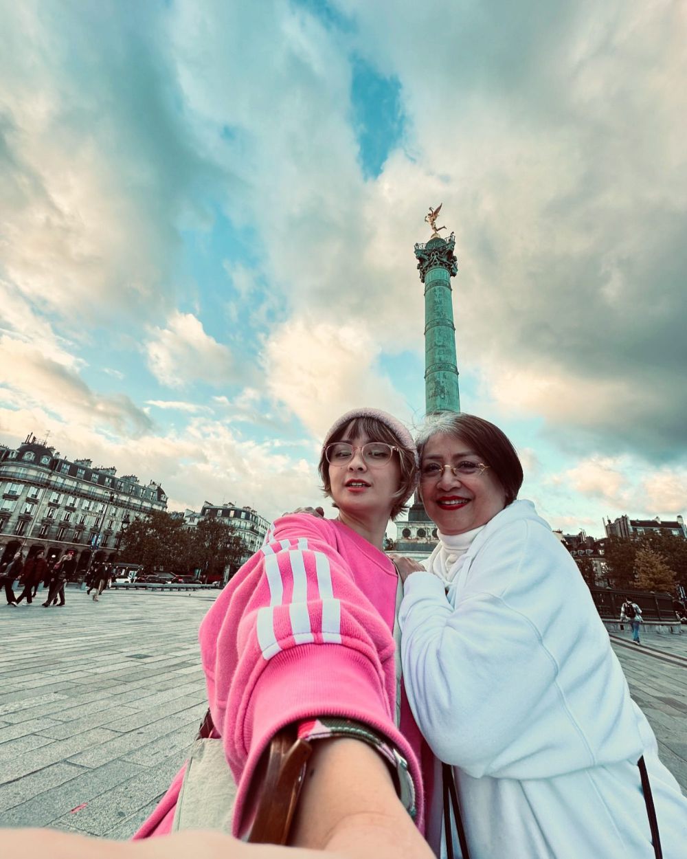 Joanna Alexandra dan Ibunda saat Liburan ke Paris
