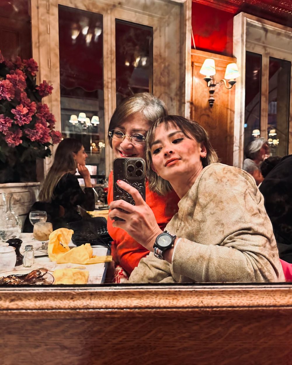 Joanna Alexandra dan Ibunda saat Liburan ke Paris