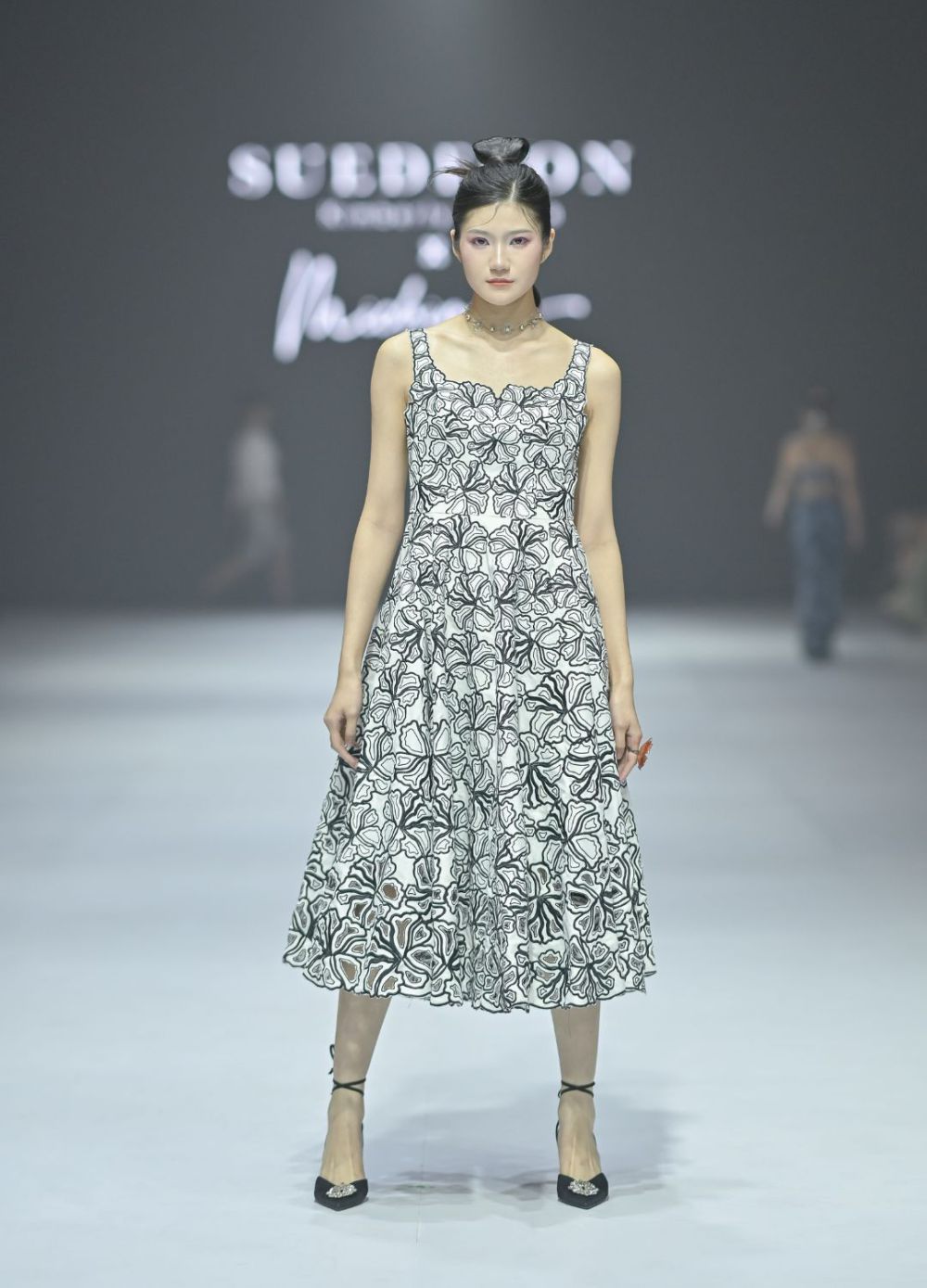 10 Koleksi Suedeson di JFW 2025, Fokus pada Keindahan Floral