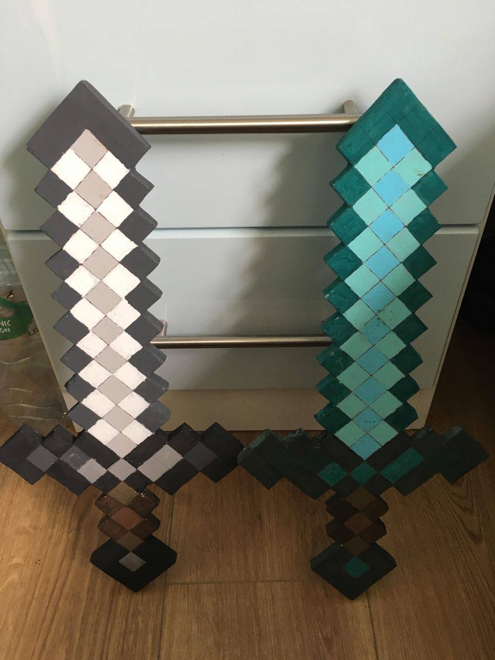 9 Karya Buatan Tangan Bertema Senjata Minecraft